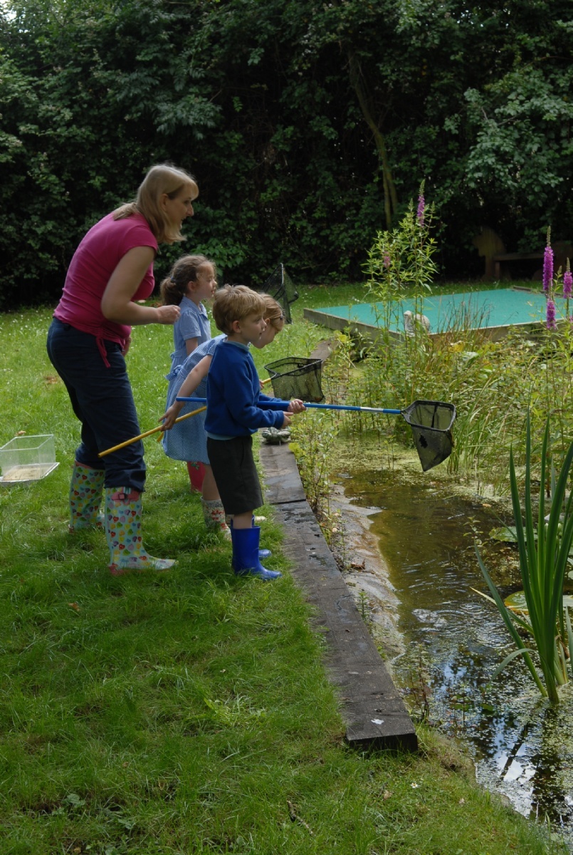 Riverbridge Primary School - Gardening at Riverbridge